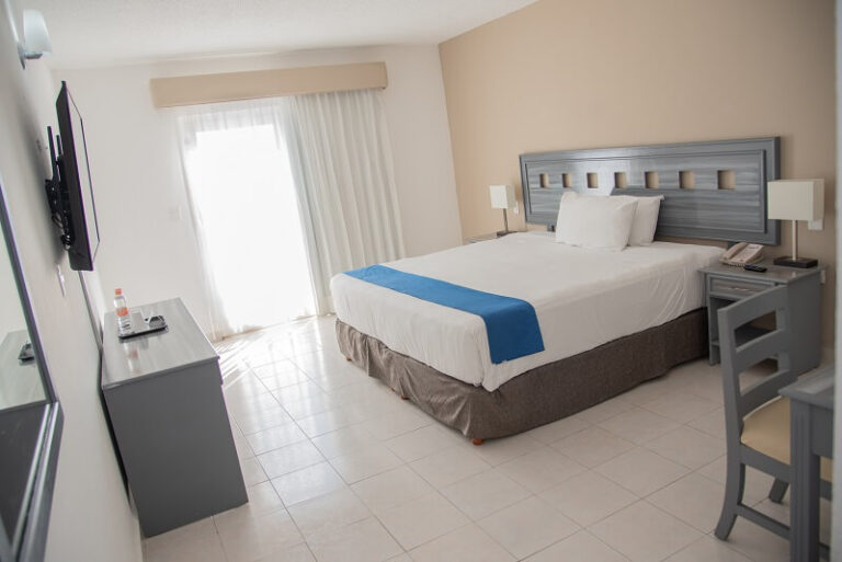 Disfruta la nueva alberca del hotel todo incluido Ocean View Cancún ...